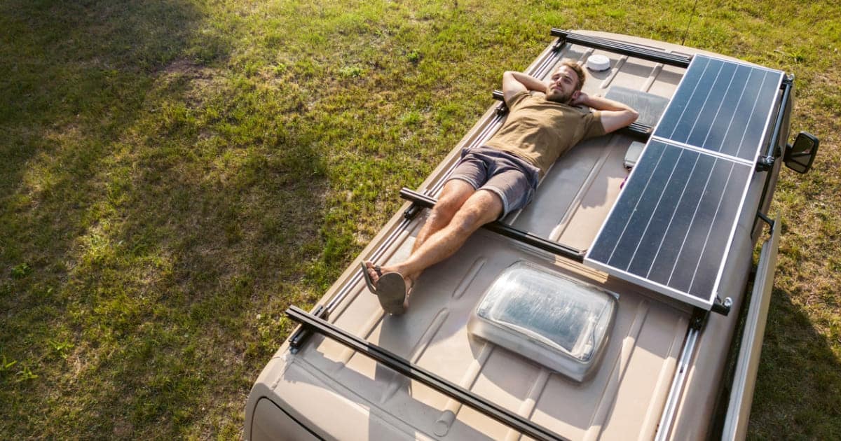 Panneau solaire camping car : guide complet - circulerpropre.fr